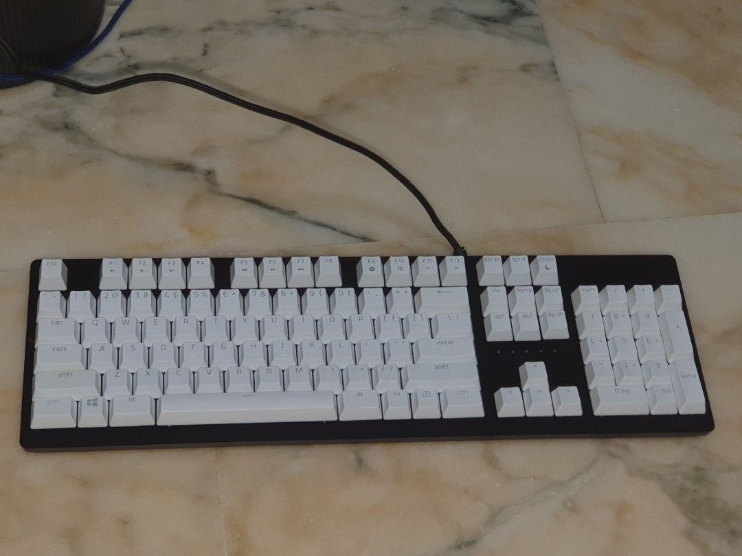 Razer Huntsman Tournament edition and white pbt keycaps, Computers ...