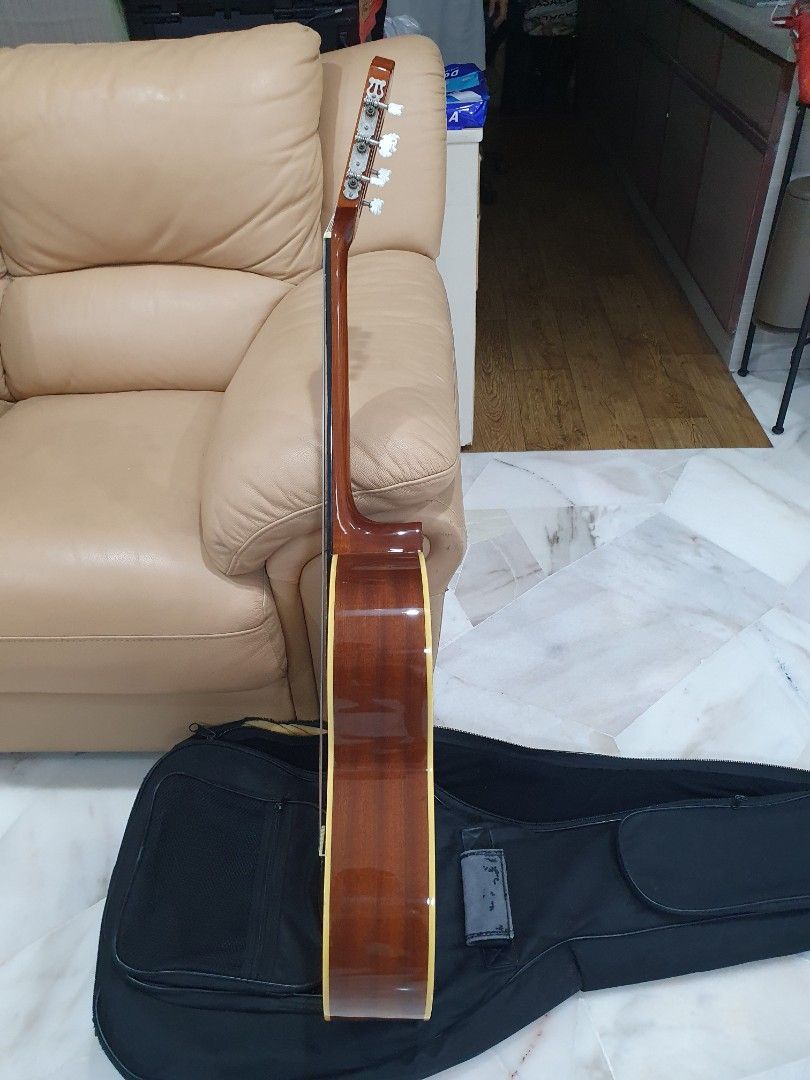 Samick Classical Guitar, Hobbies & Toys, Music & Media, Musical Instruments on Carousell