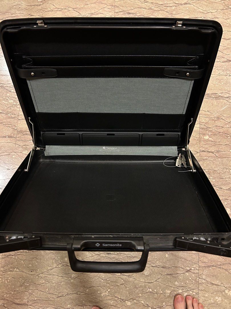 Samsonite Briefcase, Men's Fashion, Bags, Briefcases on Carousell