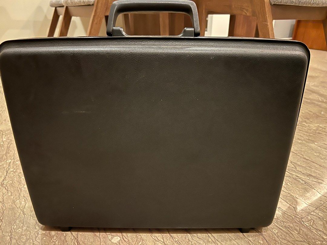 Samsonite Briefcase, Men's Fashion, Bags, Briefcases on Carousell