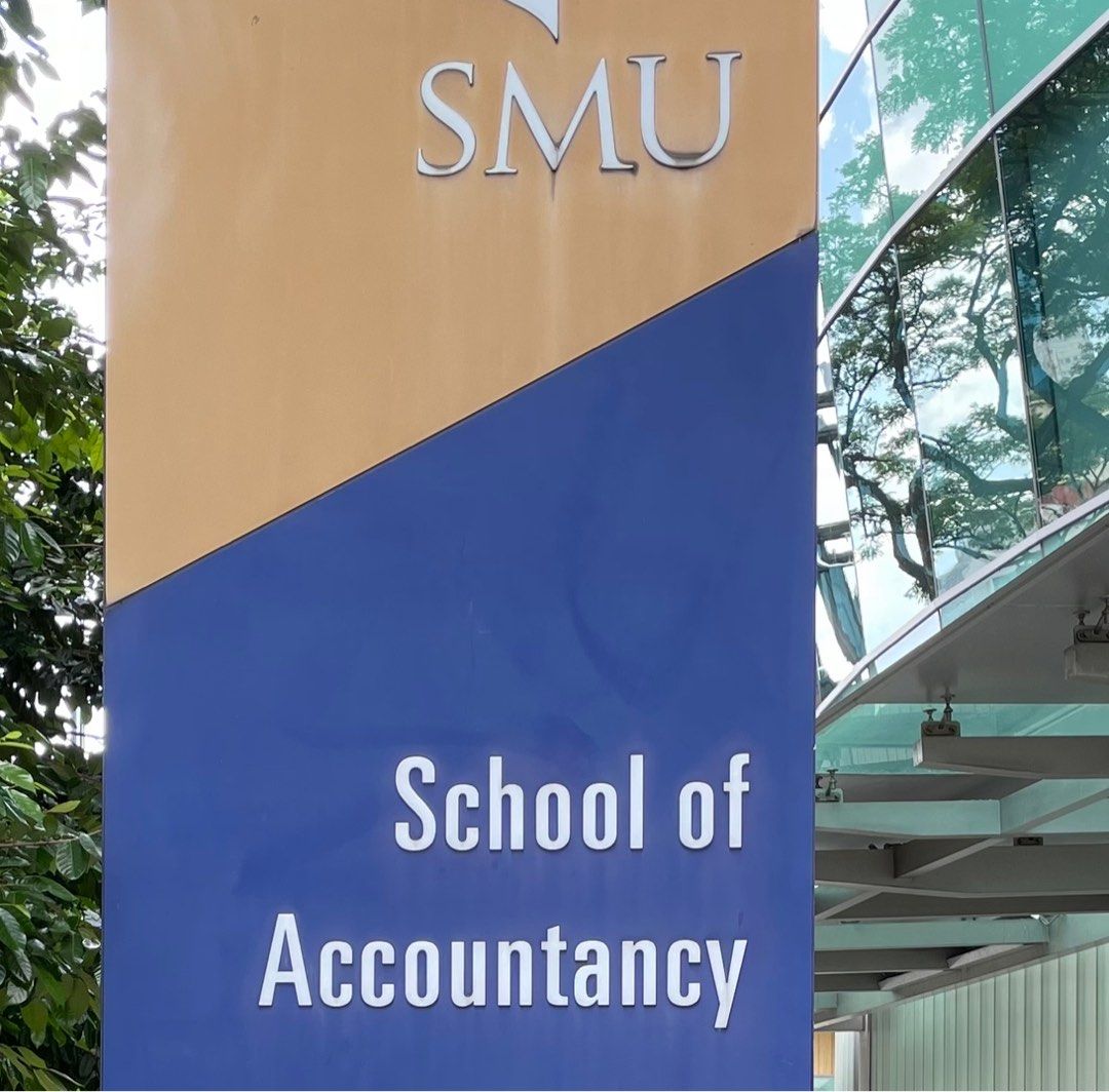 SMU School of Accountancy Graduation Gown, Women's Fashion, Coats ...