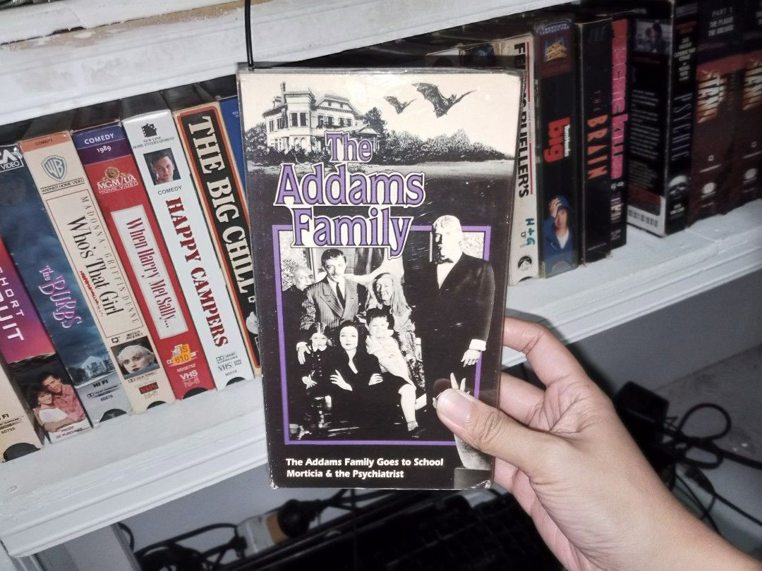 THE ADDAMS FAMILY VHS TAPE, Hobbies & Toys, Memorabilia & Collectibles ...