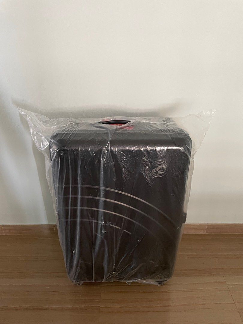 URSinc 28-Inch Luggage, Hobbies & Toys, Travel, Luggage on Carousell