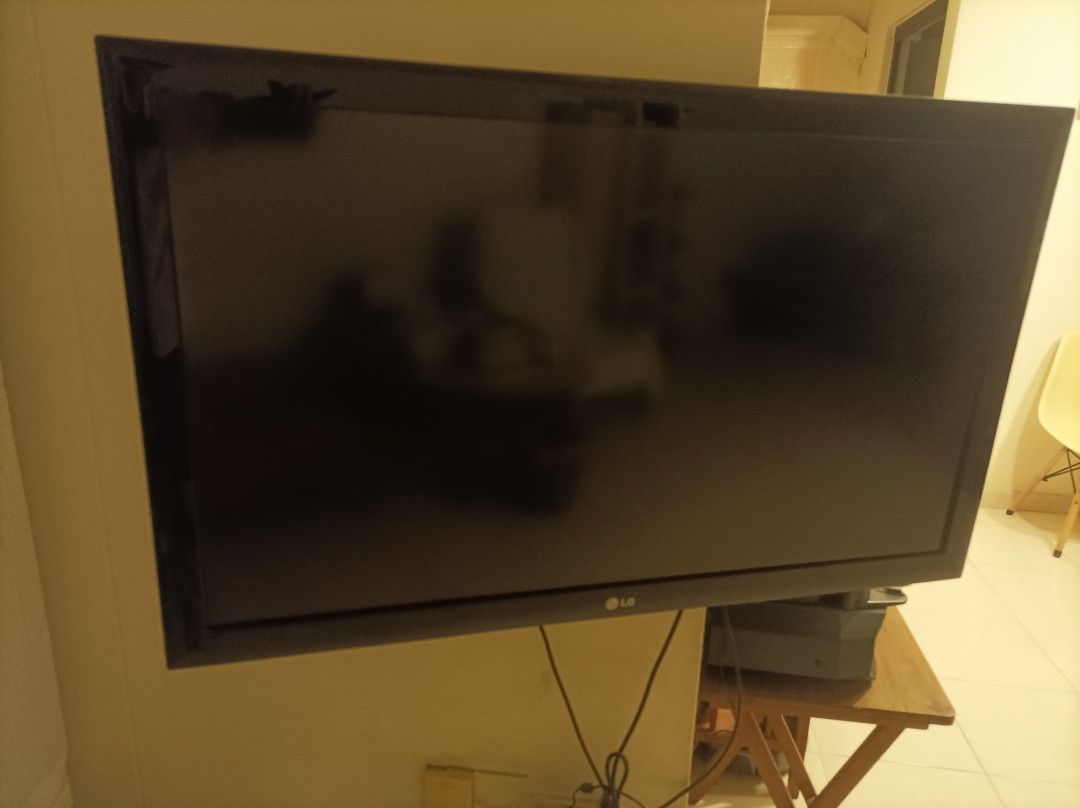 WTS:42" LG LCD FHD TV cum Wall Mounted Rack., TV & Home Appliances, TV & Entertainment, TV on ...