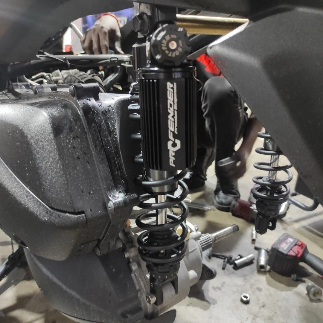 XMAX PROFENDER XSERIES LOWERED BLACK, Motorcycles, Motorcycle ...