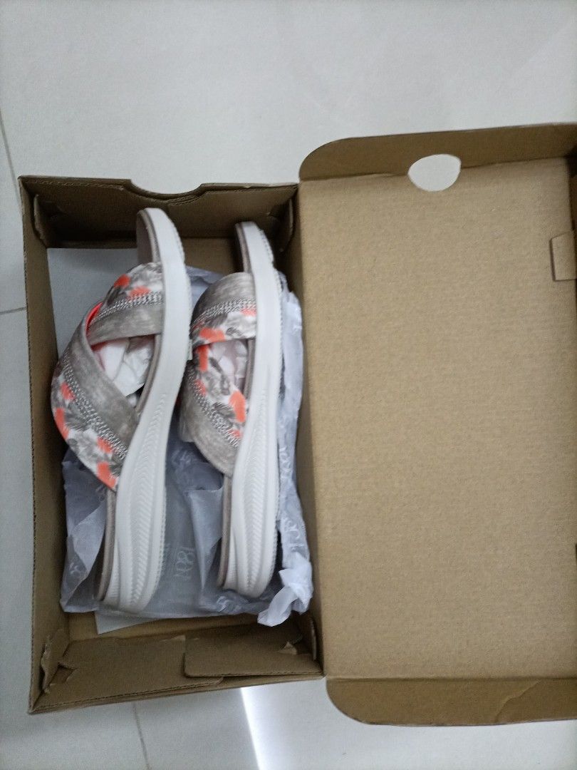 Bata Slipper, Women's Fashion, Footwear, Flipflops and Slides on Carousell