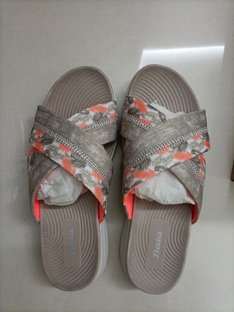Bata Slipper, Women's Fashion, Footwear, Flipflops and Slides on Carousell