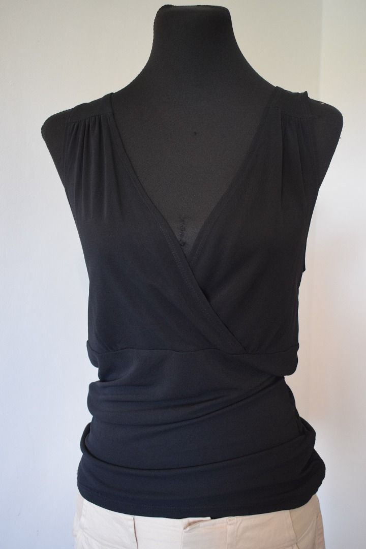 Black low neck top | Bella Hadid LA fashion Olivia Neill top, Women's ...