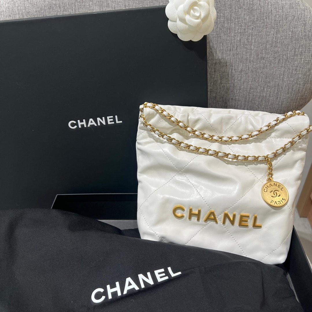 Chanel 22 mini white bag, 女裝, 手袋及銀包, 單肩包 - Carousell
