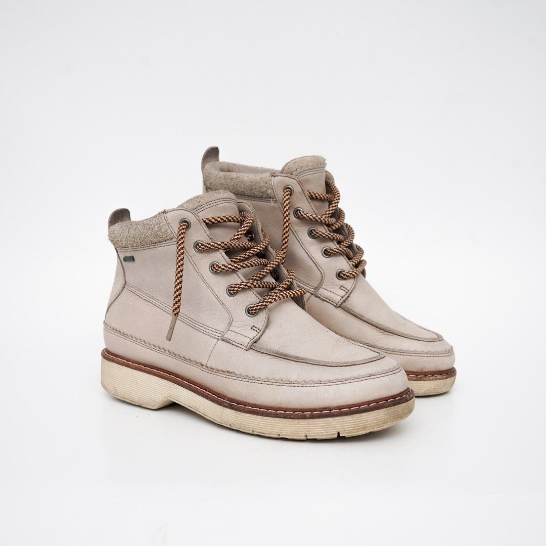 Clarks Korik Rise Gore-Tex, Fesyen Wanita, Sepatu di Carousell