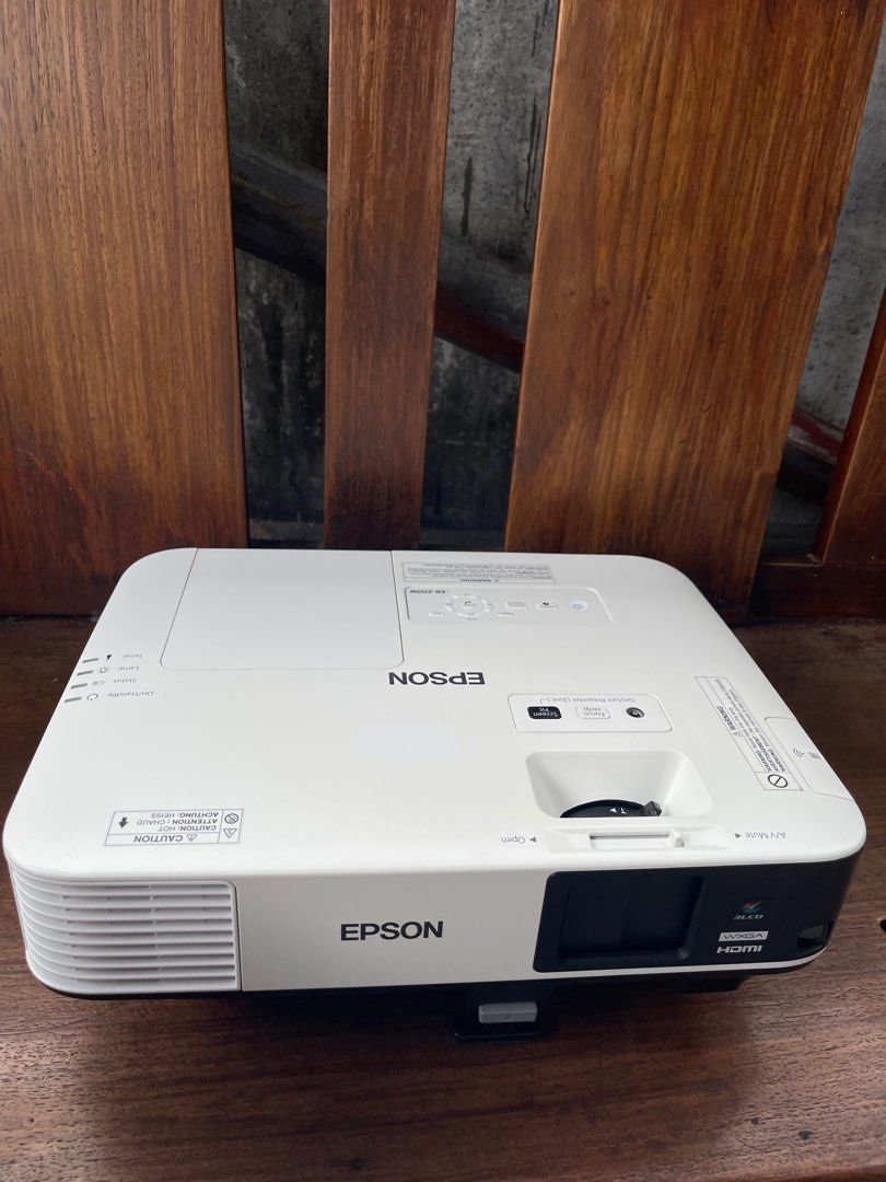 Epson EB 2155 W (5000 lumens). Used for 98hrs, TV & Home Appliances, TV ...