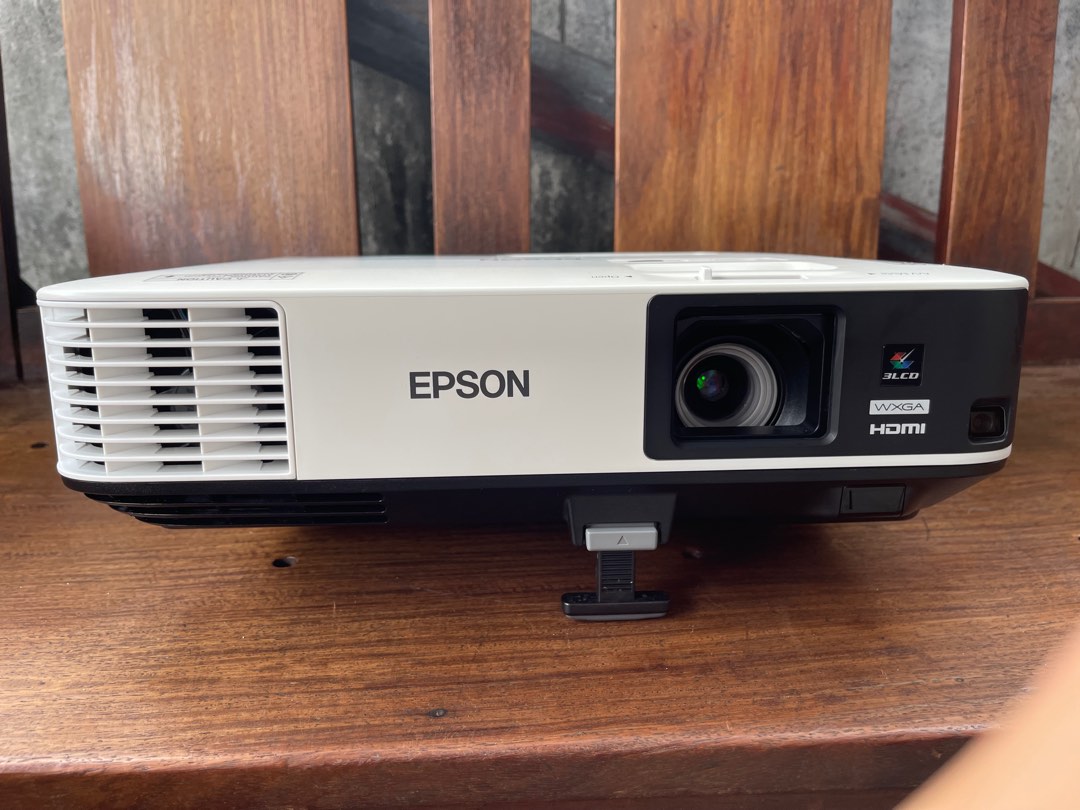 Epson EB 2155 W (5000 lumens). Used for 98hrs, TV & Home Appliances, TV ...