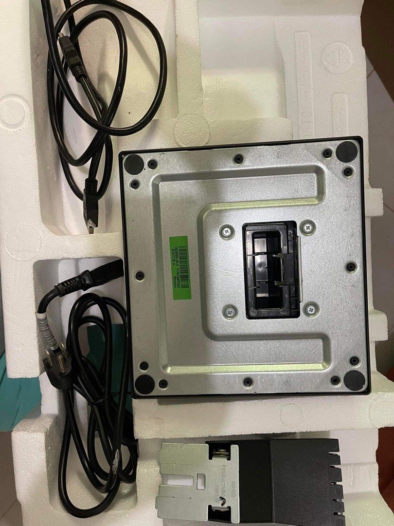 HP Monitor P204v 19.5 inches, Computers & Tech, Desktops on Carousell