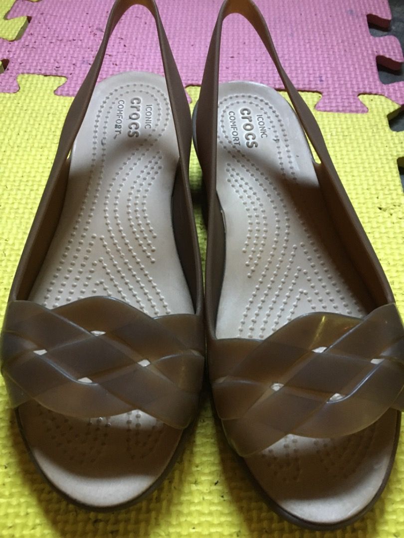 Iconic crocs comfort on Carousell