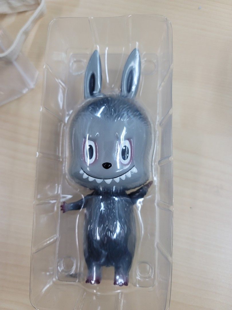 labubu orginal ver.3 (全新）, 興趣及遊戲, 玩具 & 遊戲類 - Carousell