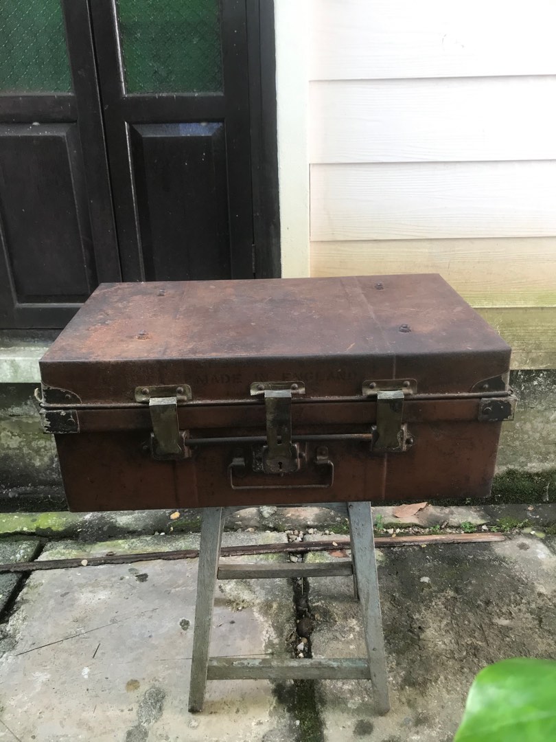 Luggage Trunk/Peti besi, Hobbies & Toys, Collectibles & Memorabilia ...