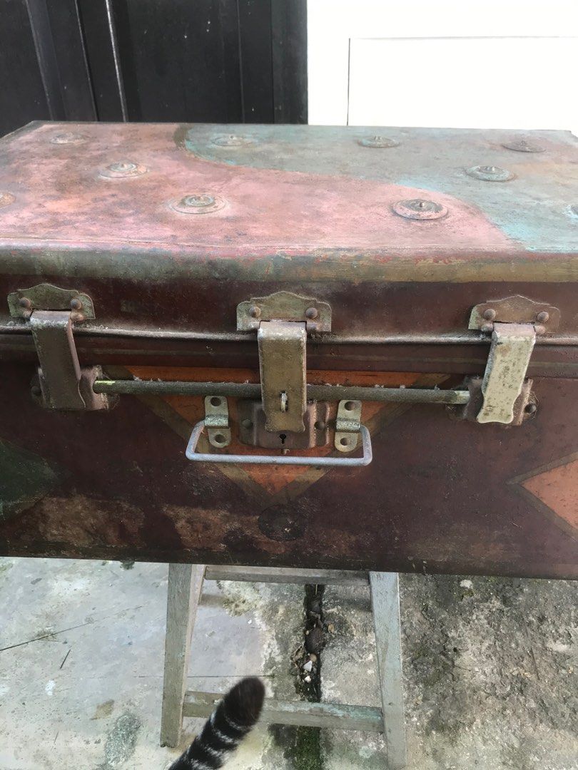 Luggage Trunk/Peti besi, Hobbies & Toys, Collectibles & Memorabilia ...