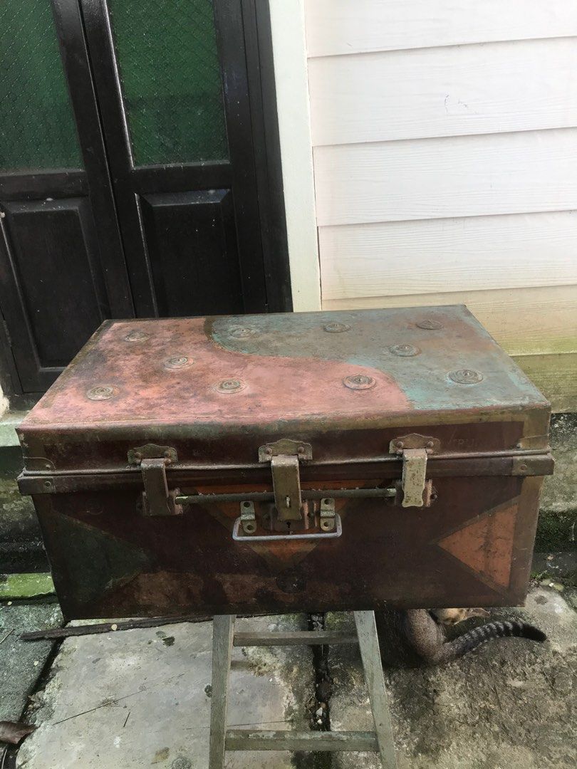 Luggage Trunk/Peti besi, Hobbies & Toys, Collectibles & Memorabilia ...
