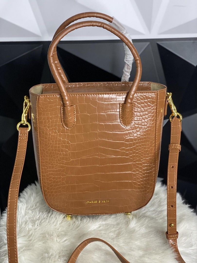 Mall pull out bags, Women's Fashion, Bags & Wallets, Cross-body Bags on ...