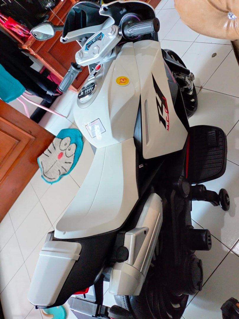 Motor Aki Anak Putih, Motor di Carousell