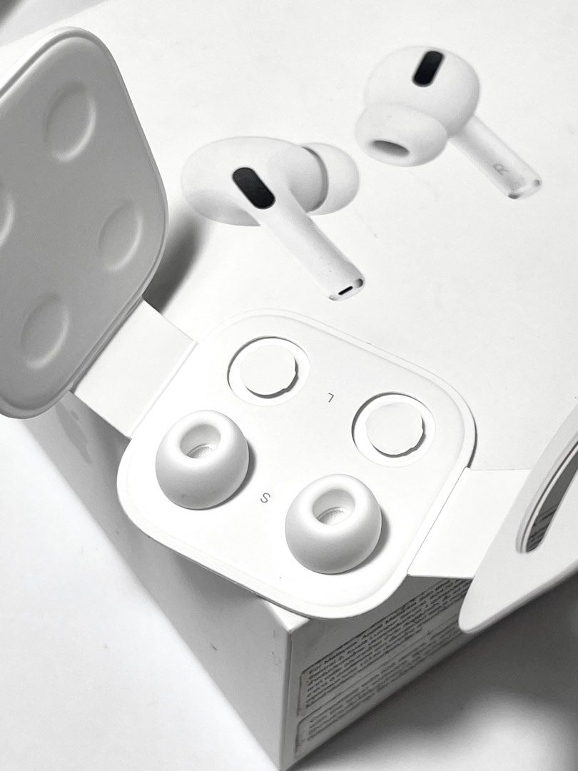 Original Airpods pro 1 pair small eartips, Audio, Earphones on Carousell