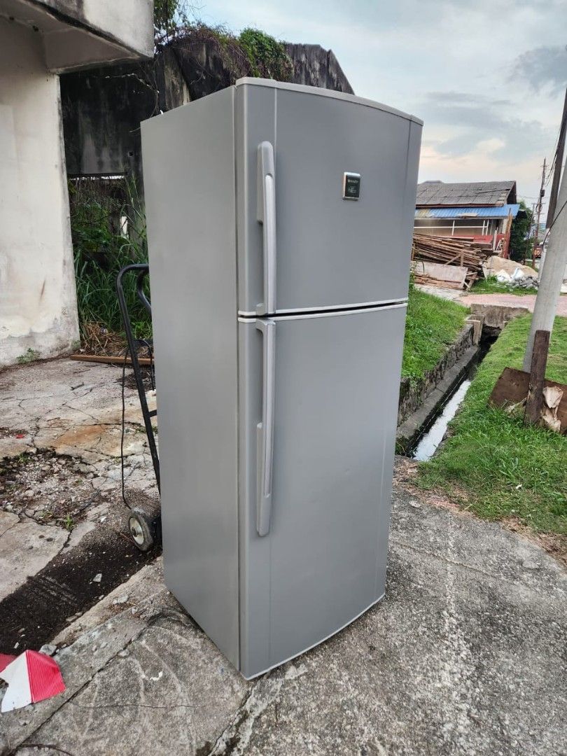 Peti sejuk jenama Sharp 2pintu, TV & Home Appliances, Kitchen ...