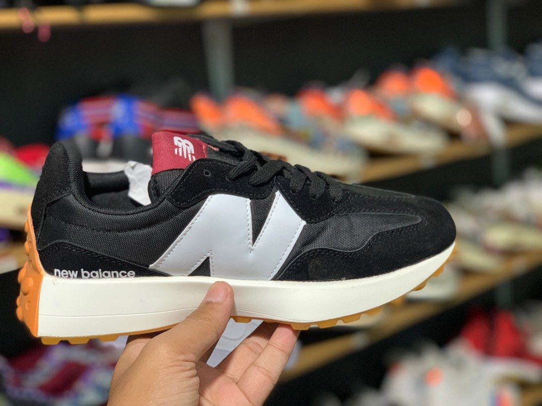 Sepatu Nb 327 Hitam, Fesyen Pria, Sepatu , Sneakers di Carousell