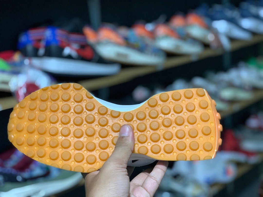 Sepatu Nb 327 Hitam, Fesyen Pria, Sepatu , Sneakers di Carousell