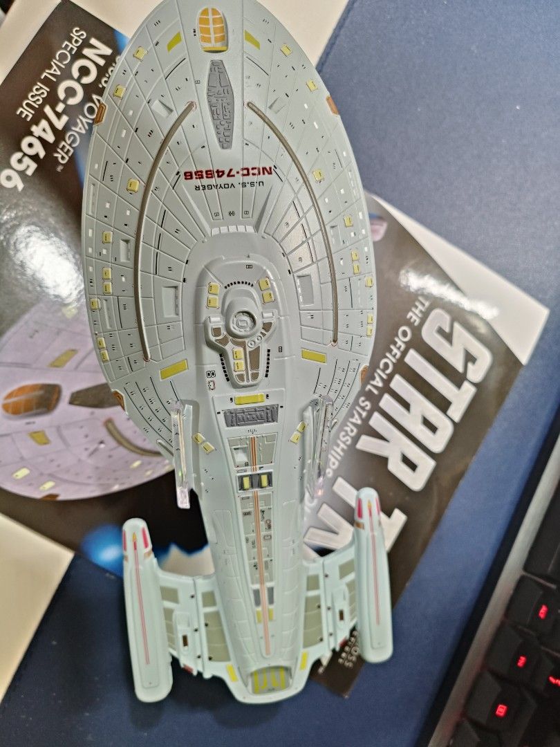 Star Trek USS Voyager NCC-74656 Eaglemoss XL Display Model, Hobbies ...