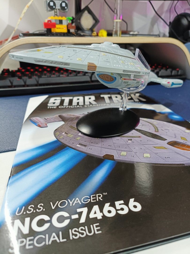 Star Trek USS Voyager NCC-74656 Eaglemoss XL Display Model, Hobbies ...