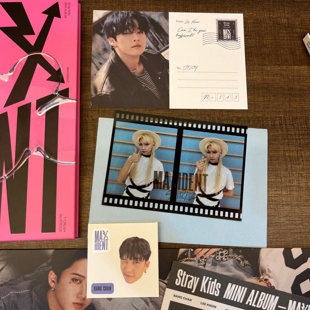 Stray Kids Maxident Album Unsealed with gifts (Felix photocard & Lee ...