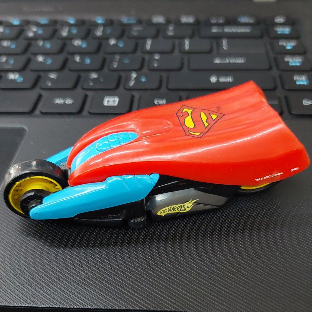Superman Hero Cycle Hot Wheels, Hobbies & Toys, Toys & Games on Carousell