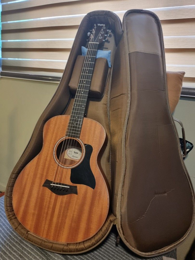 Taylor GS Mini-e Mahogany Acoustic Guitar, Hobbies & Toys, Music ...