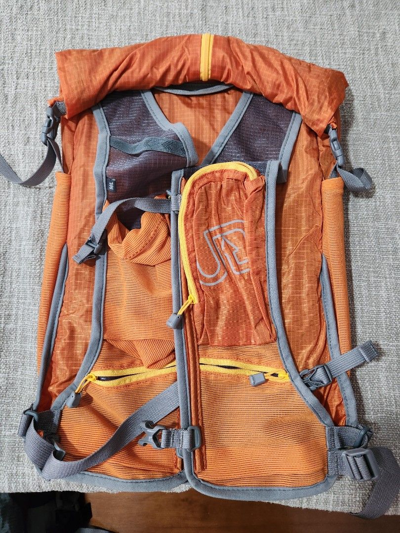 UD Ultimate Direction Fastpack 10, Men's Fashion, Bags, Backpacks on ...