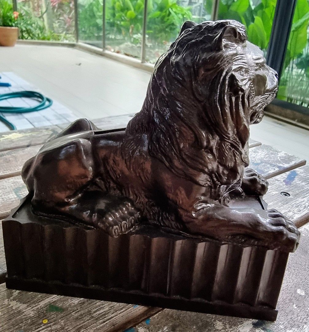 Vintage HSBC Lion coin bank complete near perfect, Hobbies & Toys ...