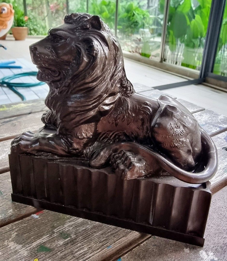 Vintage HSBC Lion coin bank complete near perfect, Hobbies & Toys ...