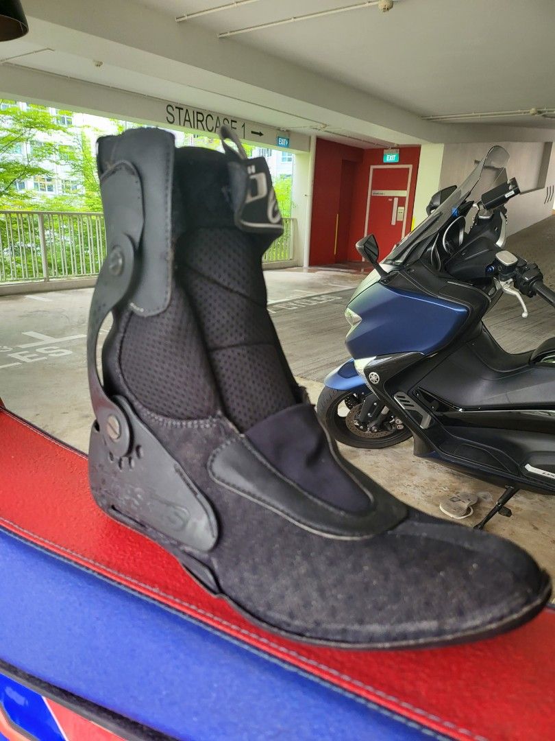 Alpinestars tech 10 inner sole, Motorcycles, Motorcycle Apparel on ...