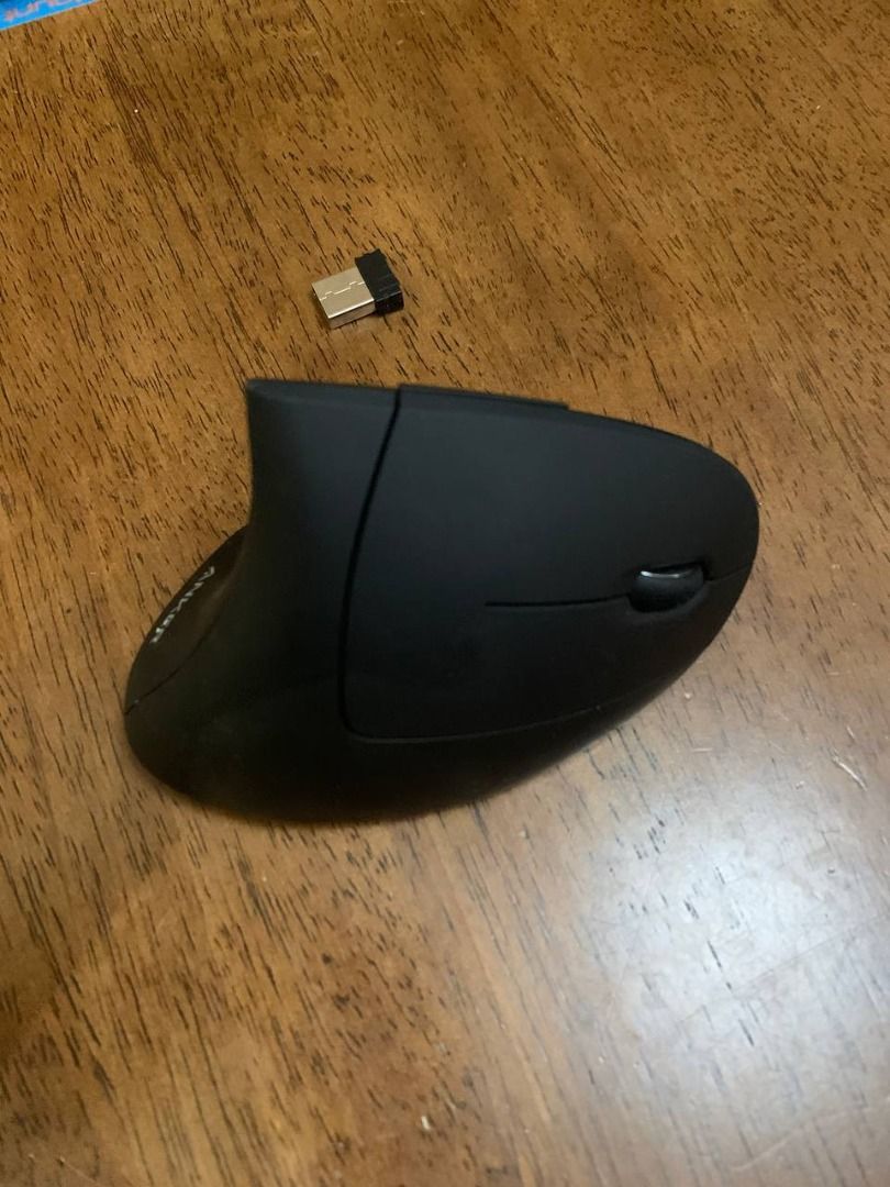 Anker Ergonomic Vertical Bluetooth Mouse on Carousell