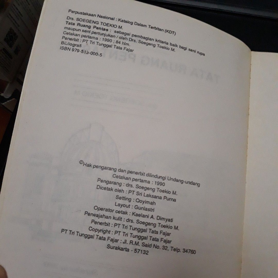 Buku Original Pengetahuan Tata Ruang Pentas, Buku & Alat Tulis, Buku ...
