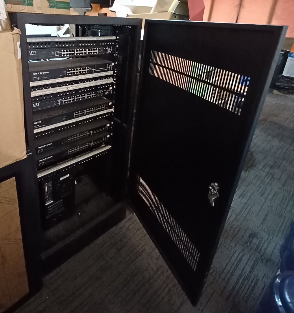 Data Rack/Server Rack, Computers & Tech, Office & Business Technology ...