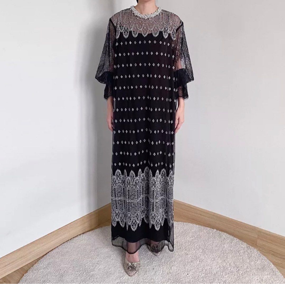 HANYA PENYEWAAN Leinara Dress in black by Kina Atelier (Inner Hijab ...