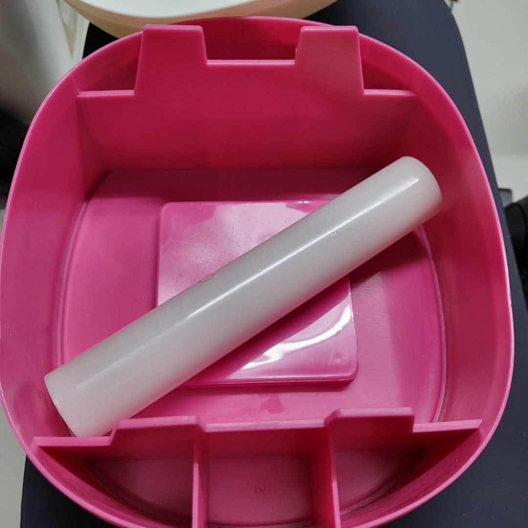 Hello Kitty Tissue Roll Holder, Furniture & Home Living, Home Decor ...