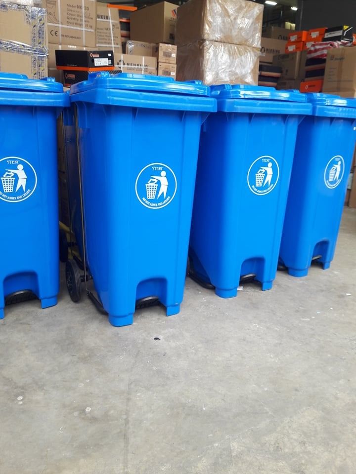 industrial trash bin, Furniture & Home Living, Cleaning & Homecare ...