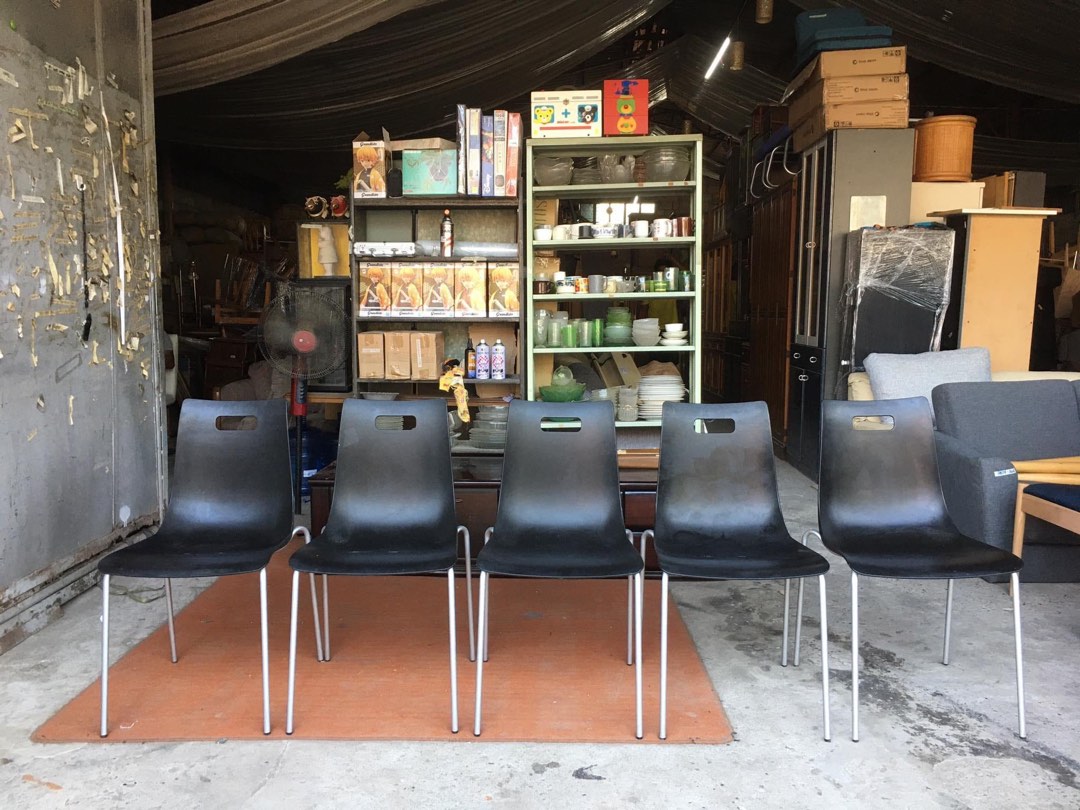 Kawajun poly shell stacking chairs 5pcs on Carousell