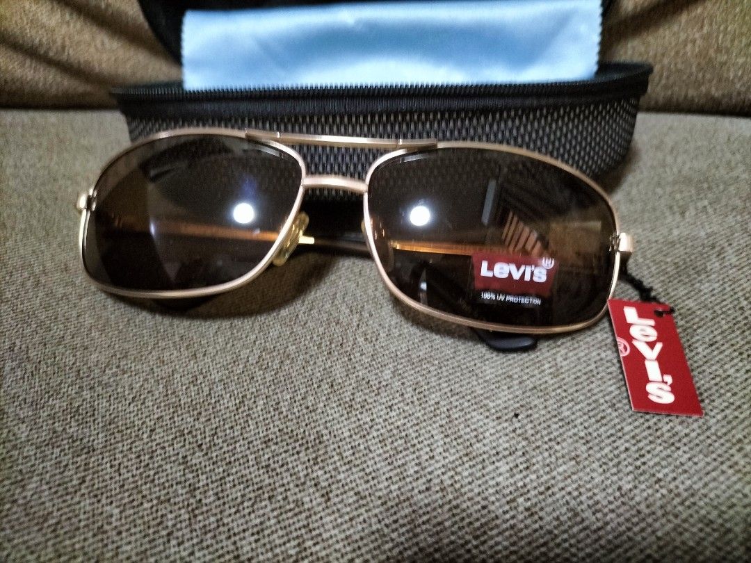 Levi's Shades/Sunglasses on Carousell