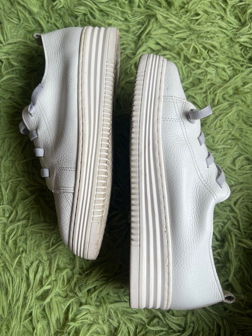 Macy White Sneakers with Freebie, Women's Fashion, Footwear, Sneakers ...