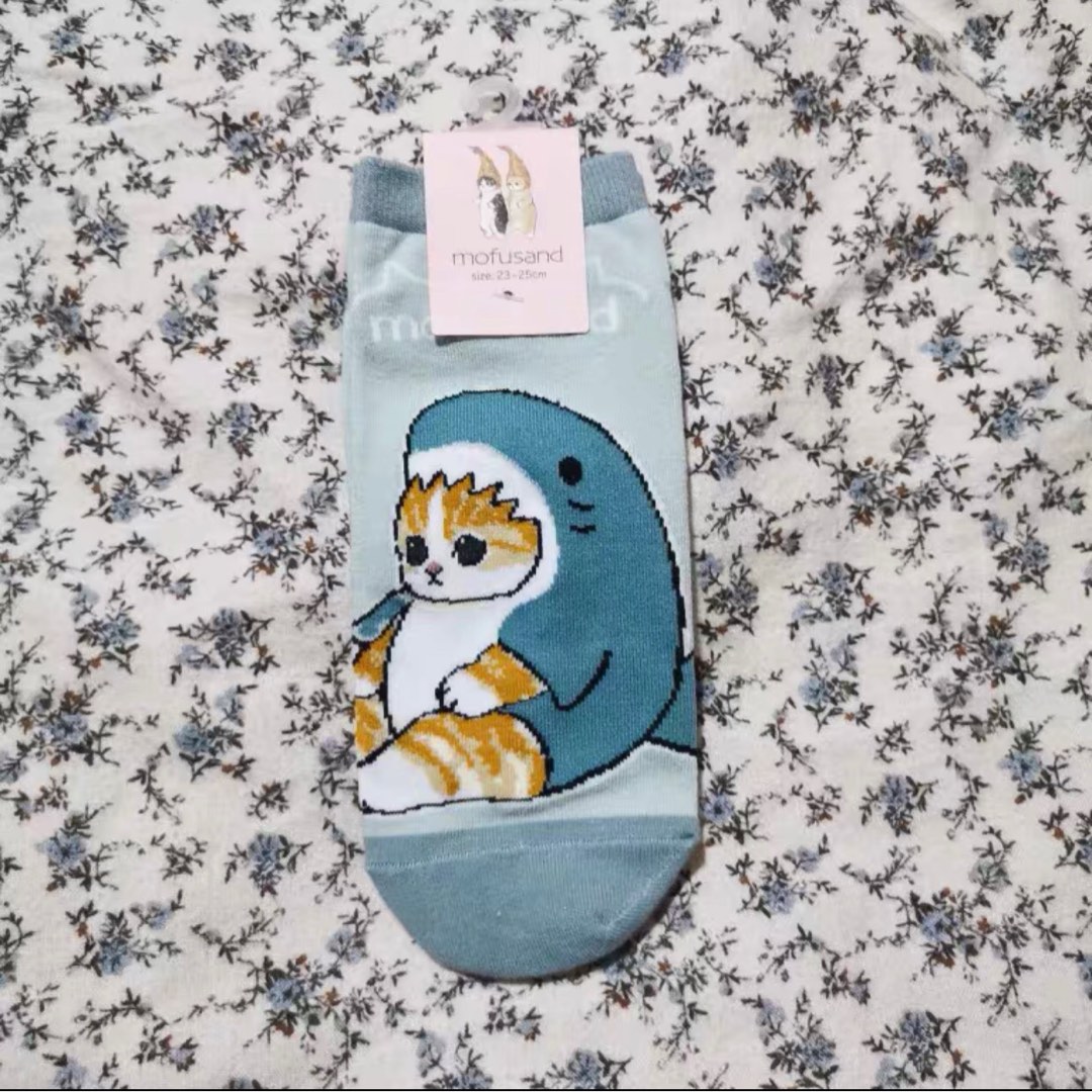 Mofusand日本限定鯊魚貓貓短襪, 女裝, 手錶及配件, 襪褲襪 - Carousell