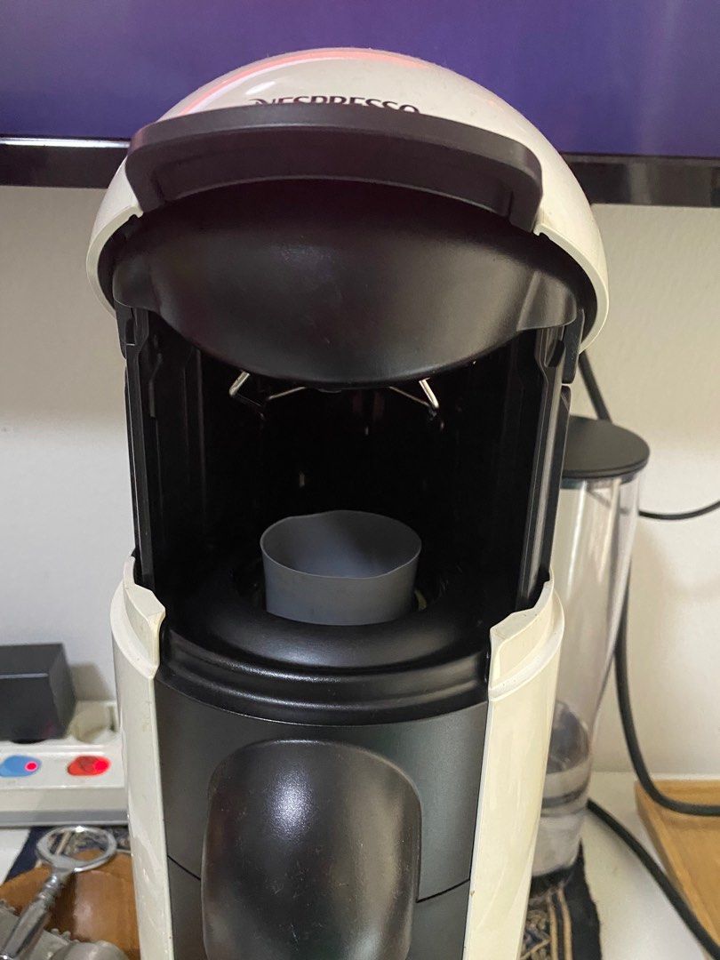 Nespresso vertuo plus white, TV & Home Appliances, Kitchen Appliances ...