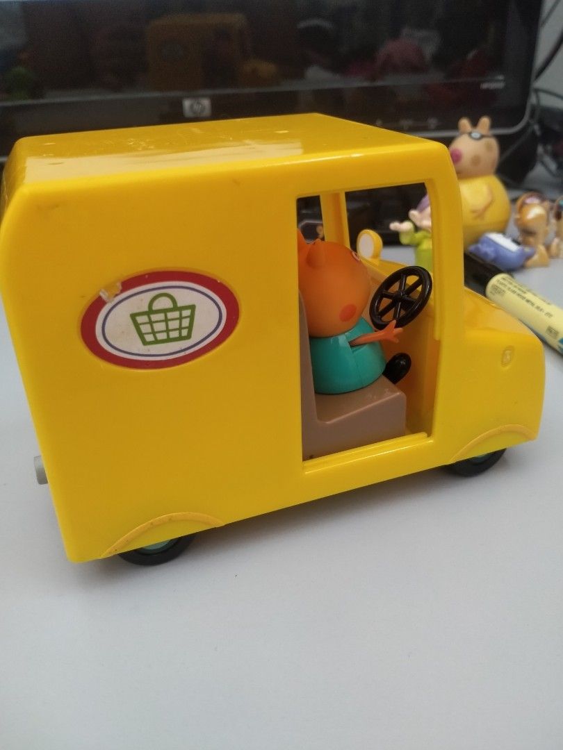 Peppa pig van, Hobbies & Toys, Toys & Games on Carousell