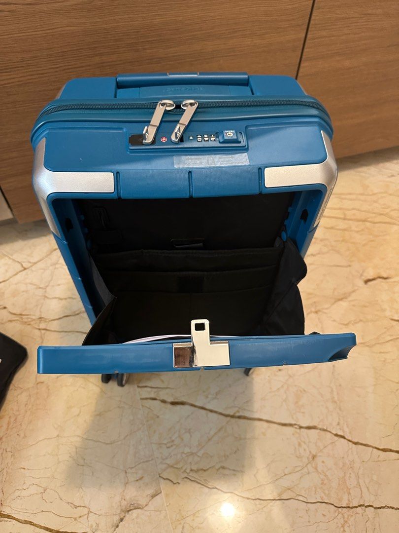 Samsonite Cube Spinner Luggage 55cm, Hobbies & Toys, Travel, Luggage on ...